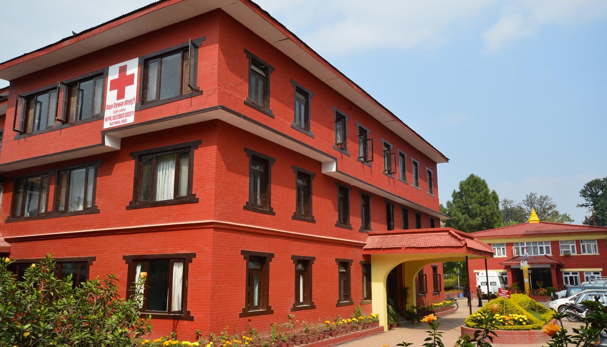 नेपाल रेडक्रस सोसाइटीद्वारा ३०वटा एम्बुलेन्स हस्तान्तरण « GDP Nepal